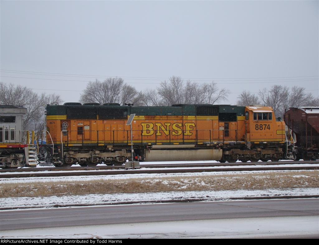 BNSF 8874